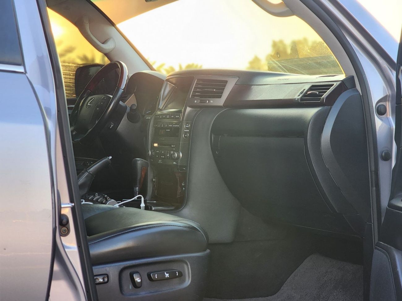 Used Lexus LX570 2011 for sale in Sharjah - 704268