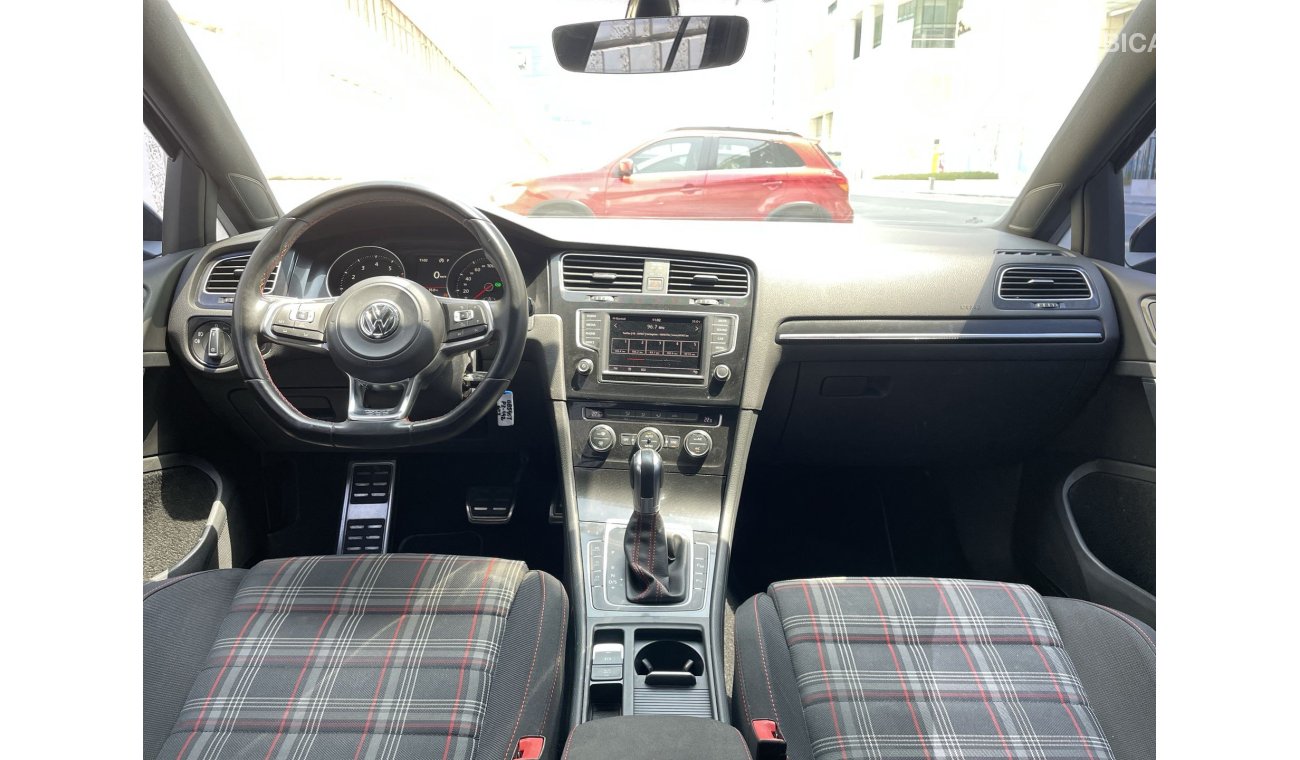 Used Volkswagen Golf 3000 2017 for sale in Dubai - 460905