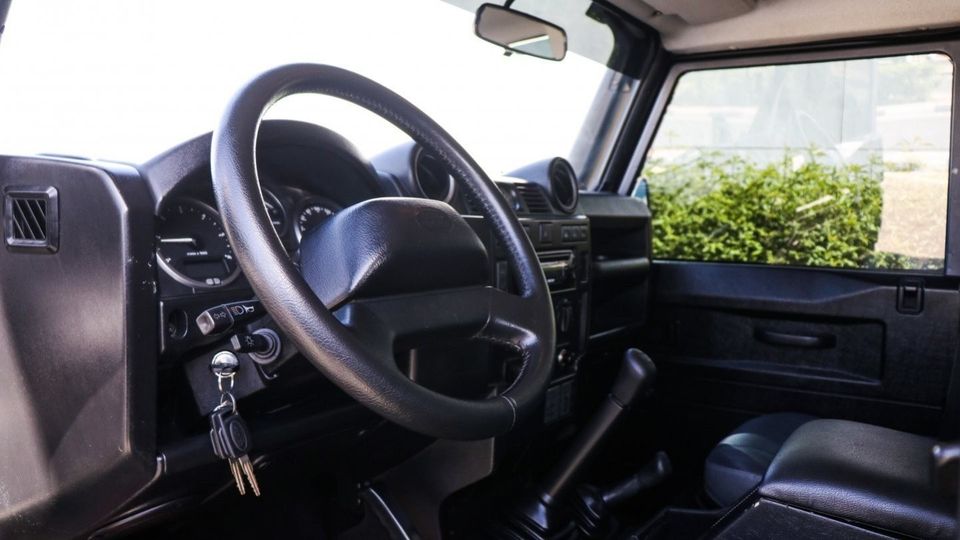 Used Land Rover Defender / Manual transmission - Diesel / GCC ...