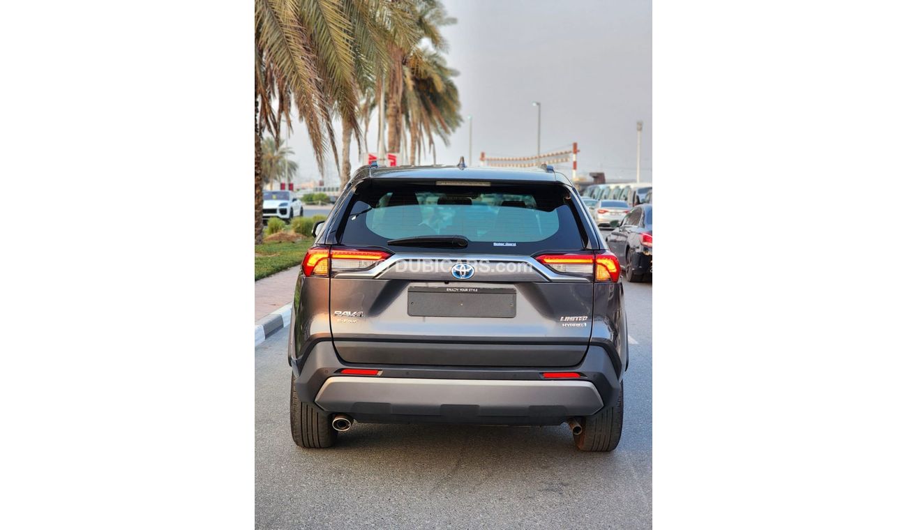 Used Toyota RAV4 2021 for sale in Dubai - 754582