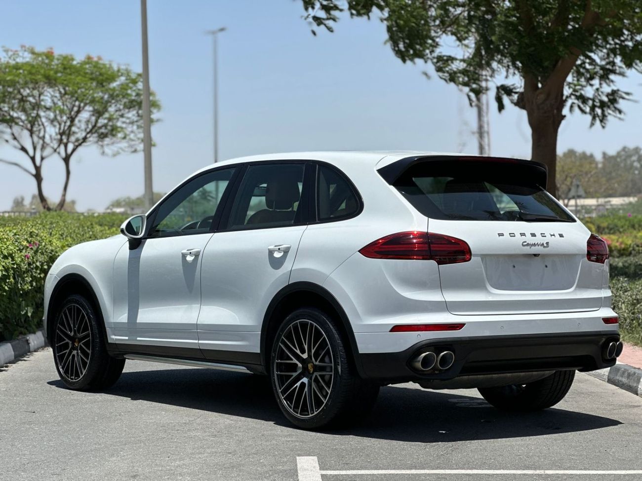 Used Porsche Cayenne S Platinum Edition 3.6L 2015 for sale in Dubai - 855037