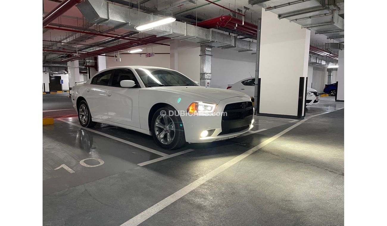 Used Dodge Charger Sxt 2014 for sale in Dubai - 607994