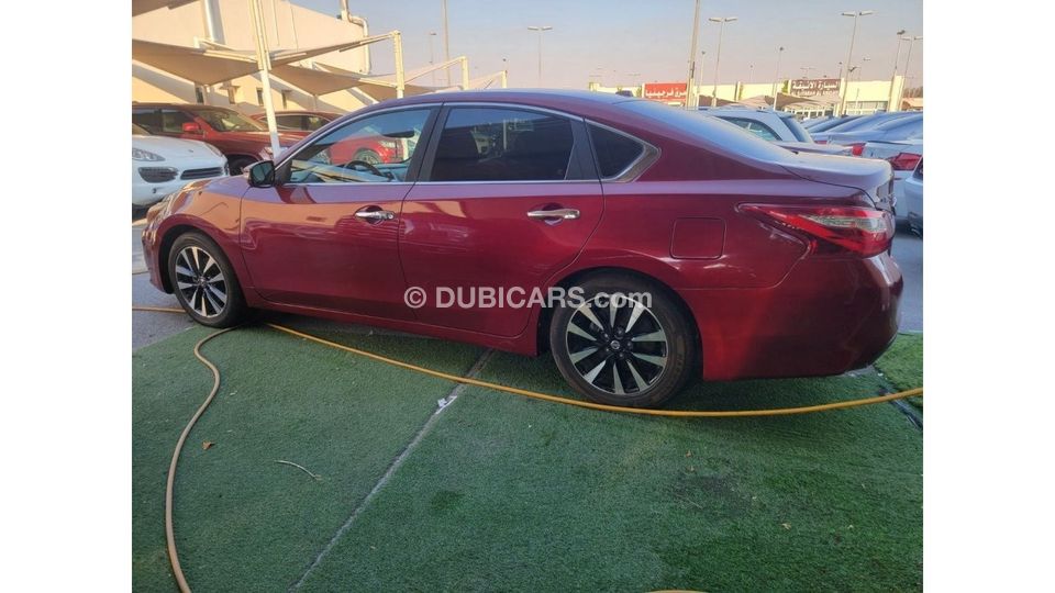 Used Nissan Altima 2018 for sale in Sharjah - 612256