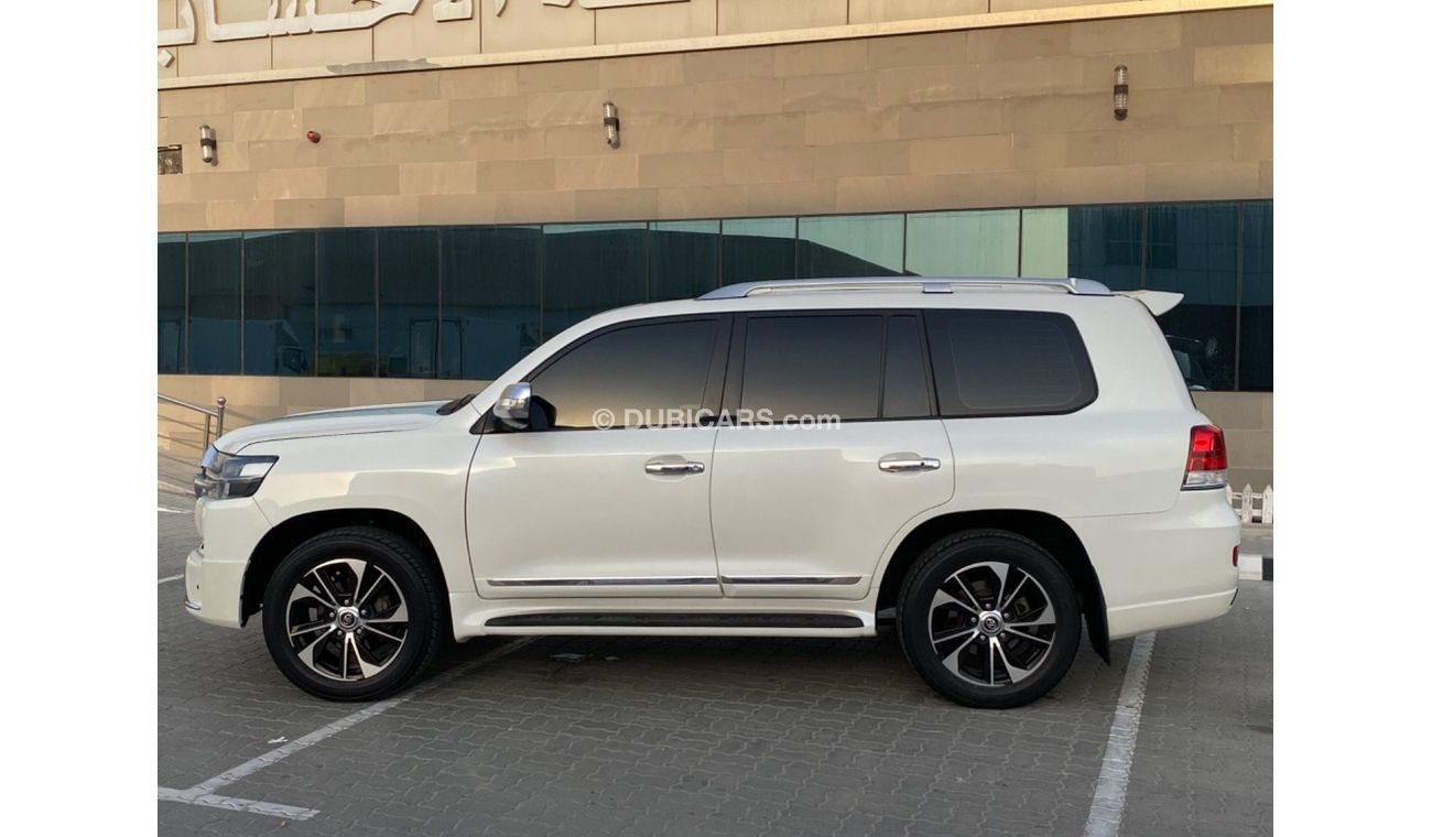 Used Toyota Land Cruiser 2011 for sale in Dubai - 628687