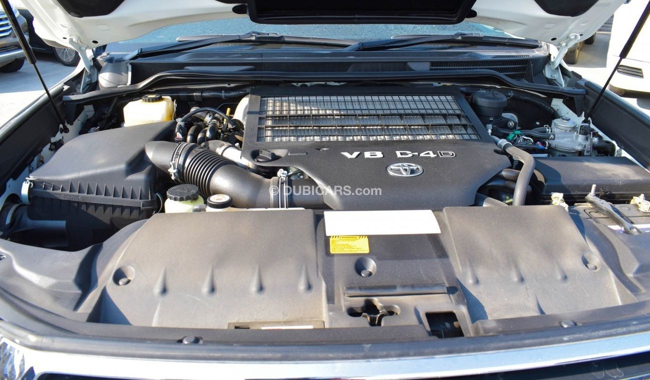 Used Toyota Land Cruiser Sahara V8 d 2019 for sale in Dubai - 596821