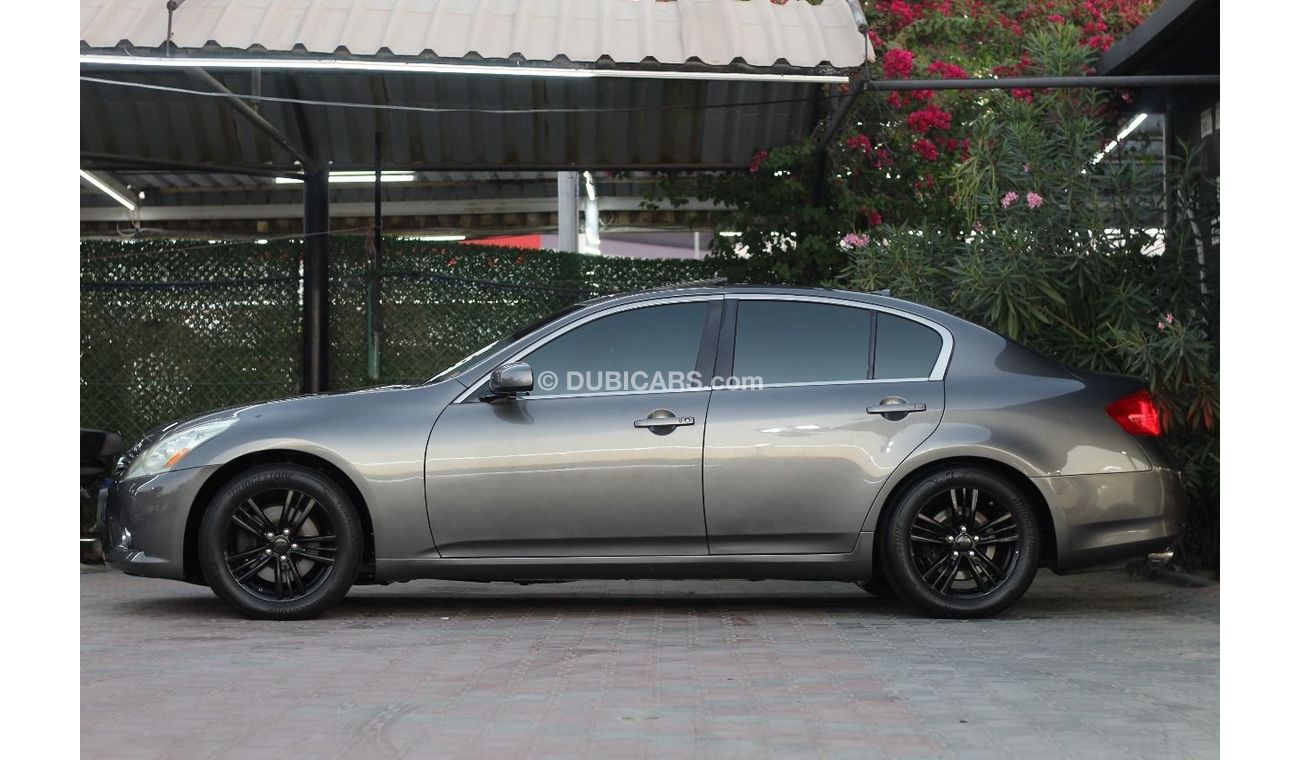 Used Infiniti G37 2013 for sale in Dubai - 690087