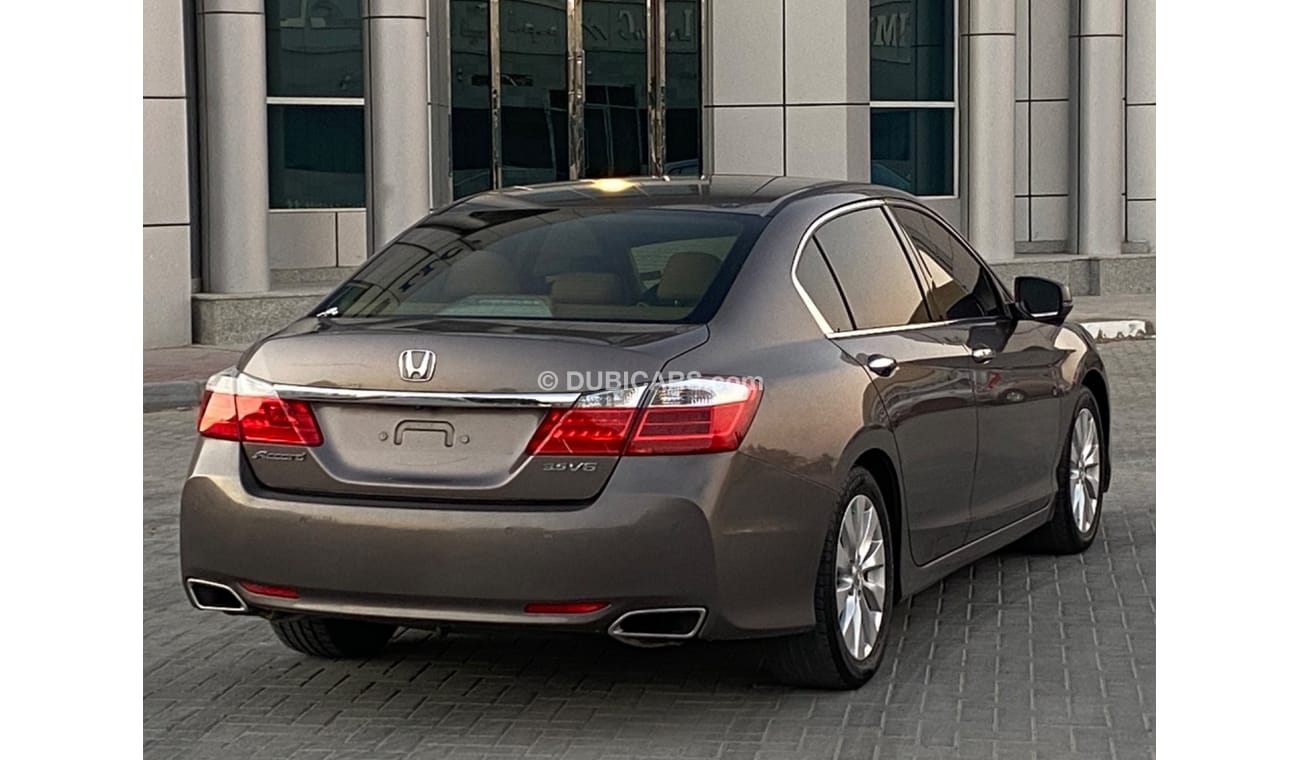 Used Honda Accord LX 2015 for sale in Sharjah - 578651