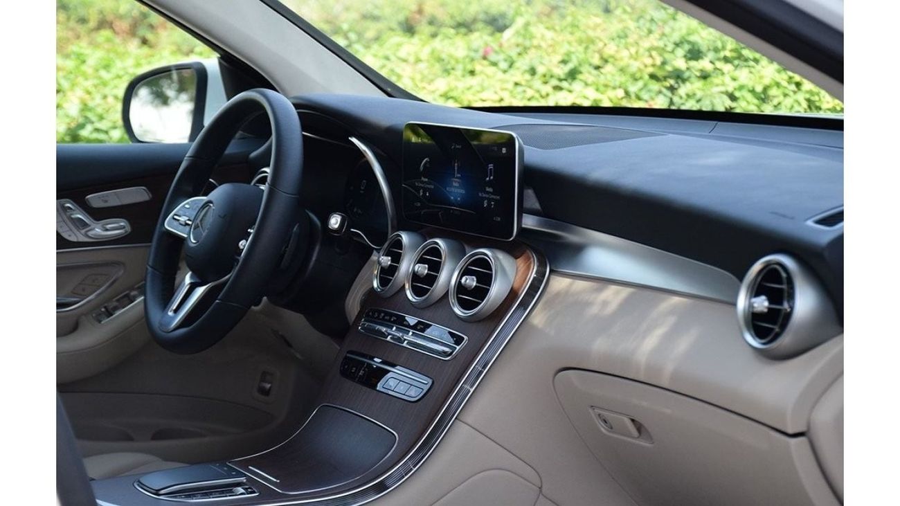Used Mercedes-Benz GLC 300 Premium 2022 for sale in Dubai - 747358