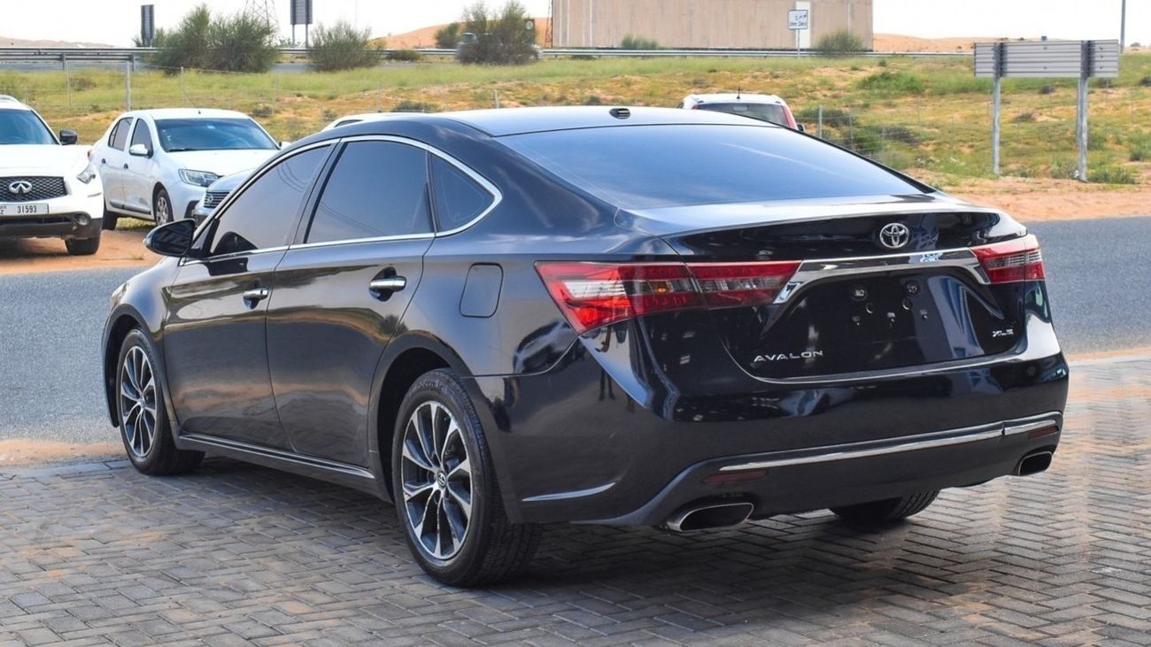 Used Toyota Avalon XLE 2016 for sale in Umm al-Quwain - 729646