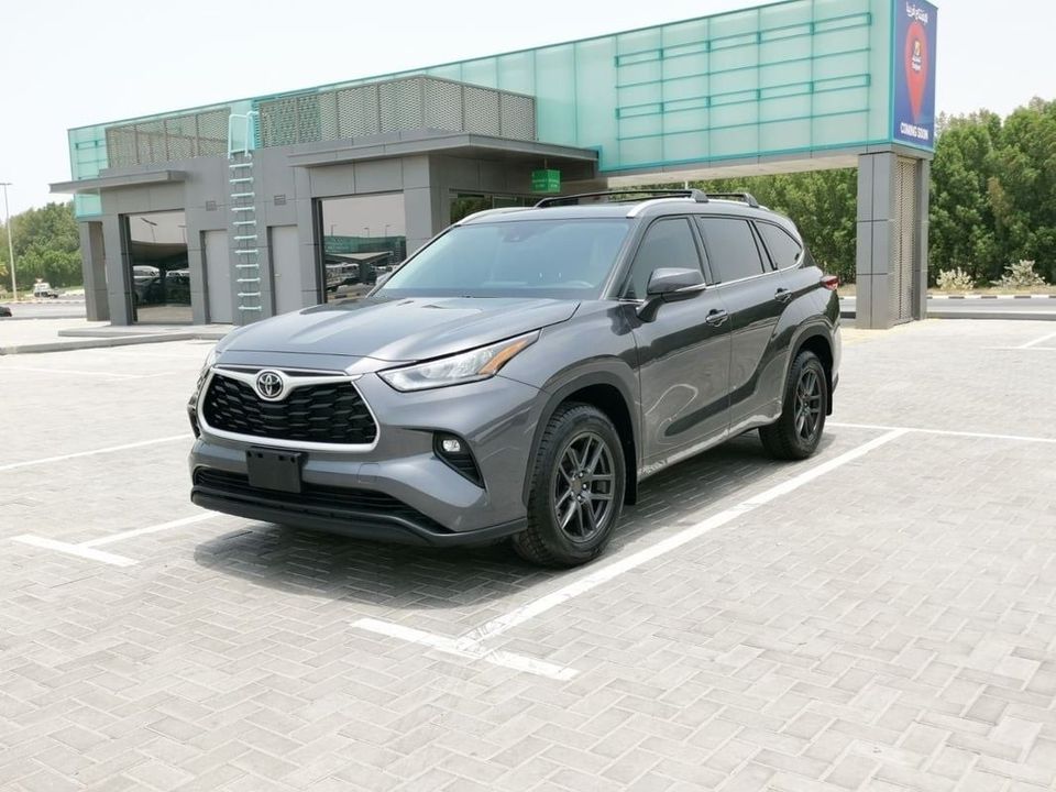 Used Toyota Highlander XLE - 2022- Grey 2022 for sale in Sharjah - 639391