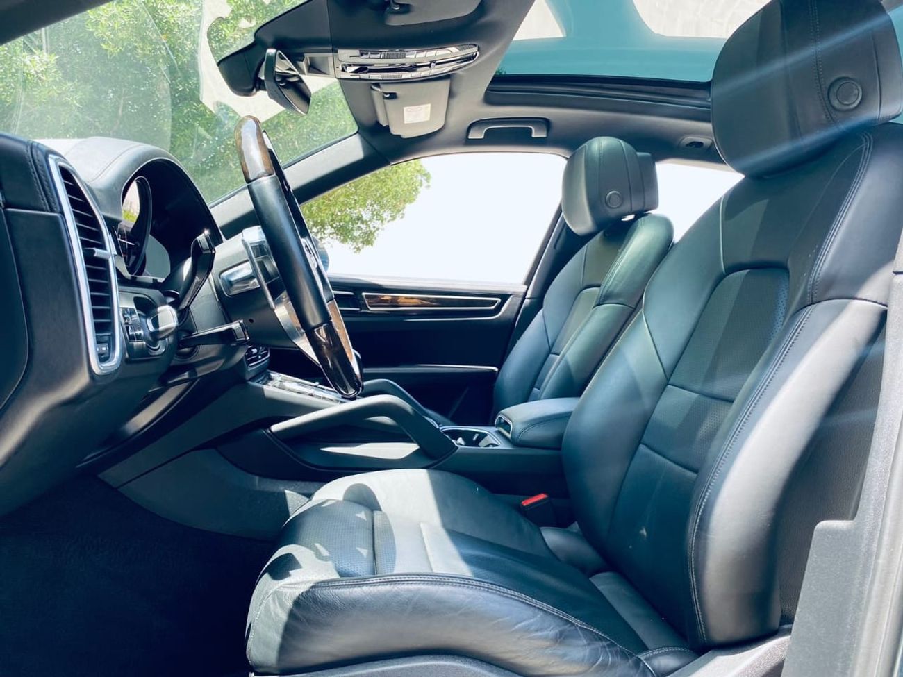 Used Porsche Cayenne Good condition car GCC 2018 for sale in Dubai - 740192