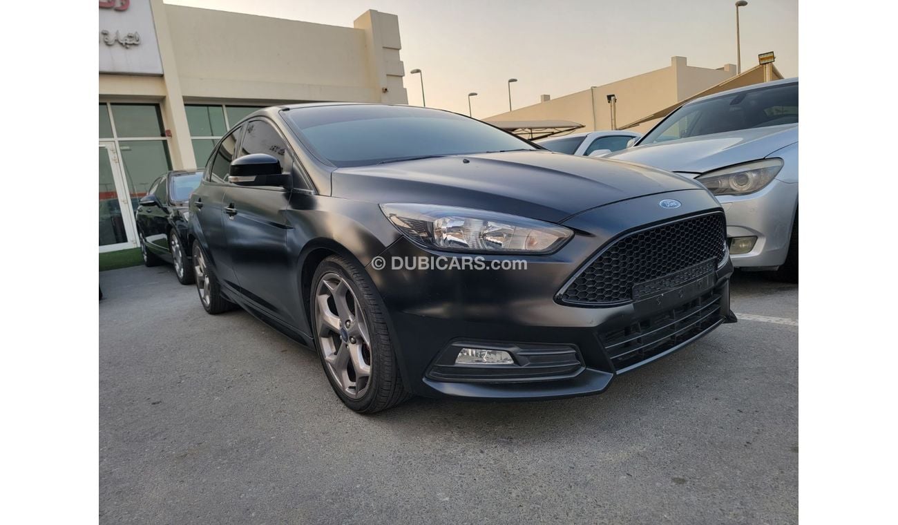 Used Ford Focus ST 2015 for sale in Sharjah - 631969