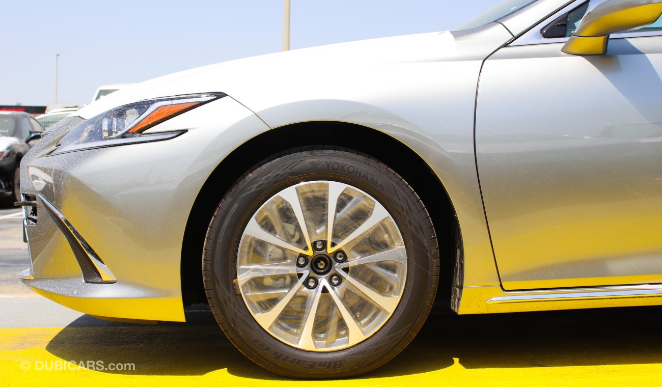 New Lexus ES 300 H 2022 for sale in Dubai - 543452