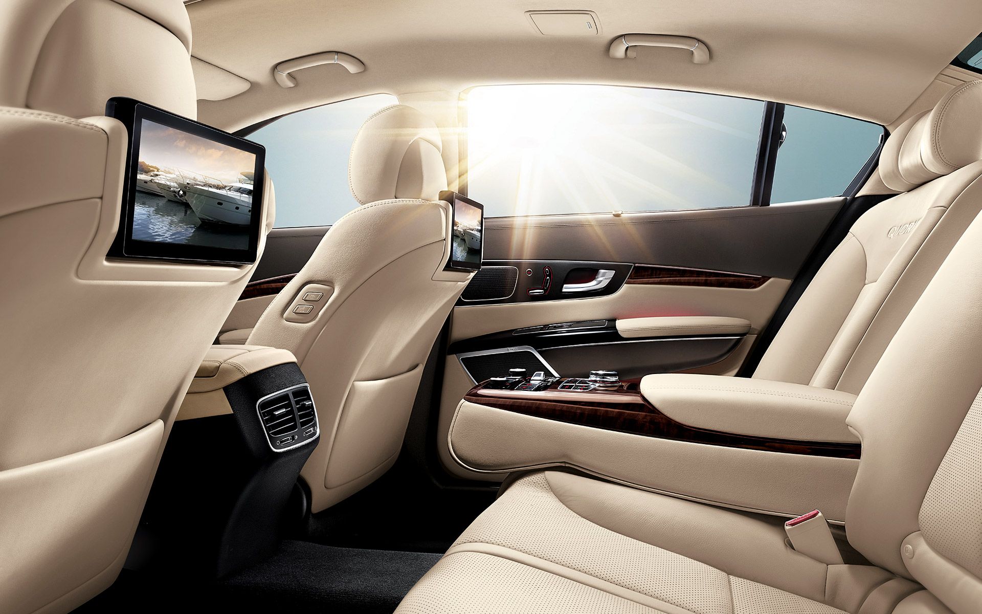 Kia Quoris Price in UAE, Images, Specs & Features