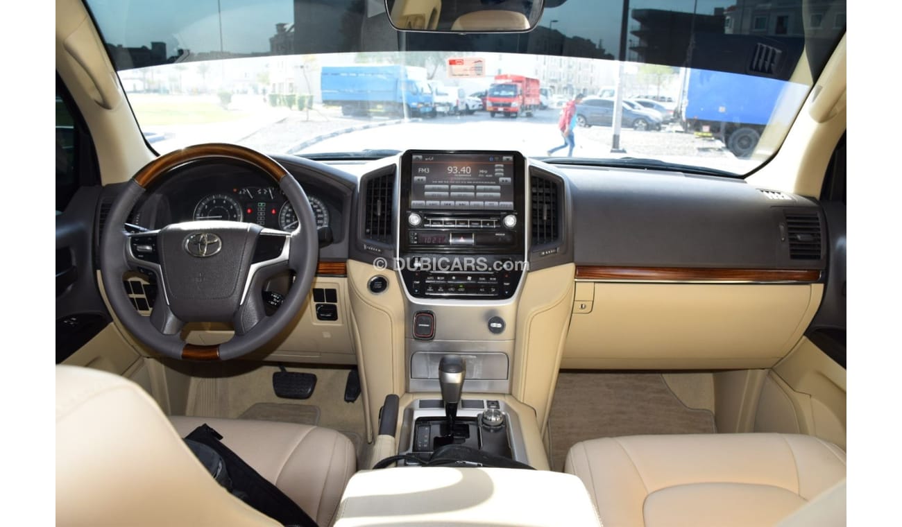 مستعملة تويوتا لاند كروزر GXR 2016 للبيع في دبي - 560163