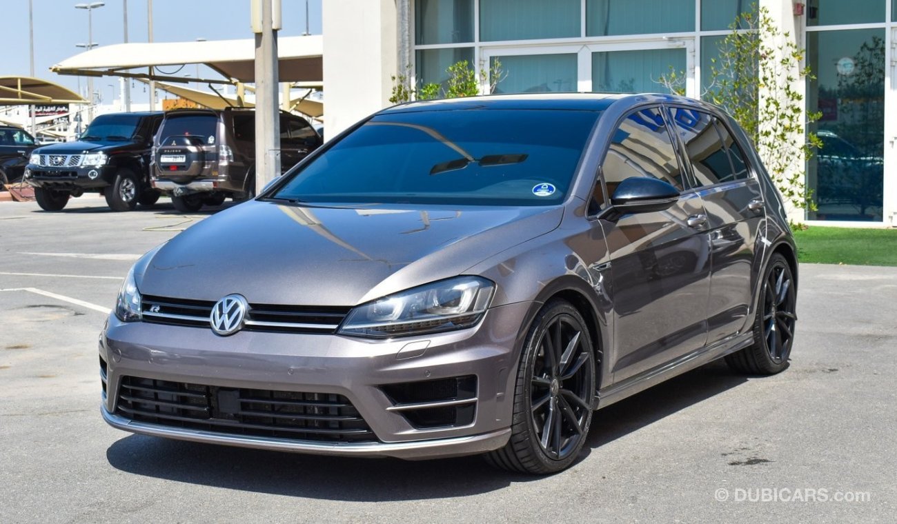 Used Volkswagen Golf R 4MOTION 2017 for sale in Dubai - 622683