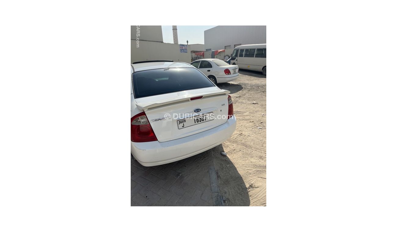 Used Kia Cerato 2004 for sale in Dubai - 677125