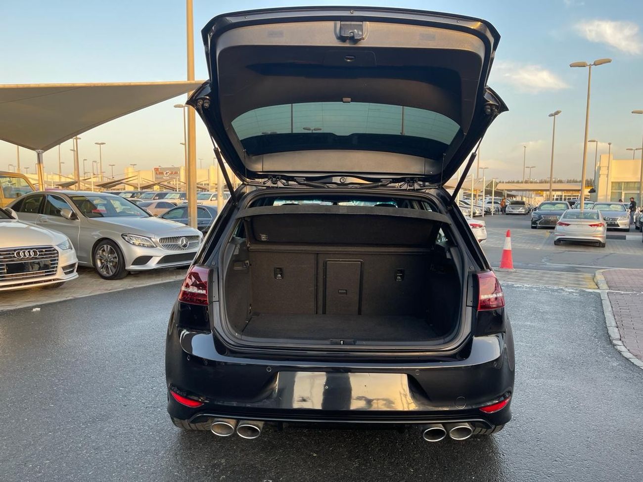 Used Volkswagen Golf R _GCC_2017_Excellent Condition _Full option 2017 ...