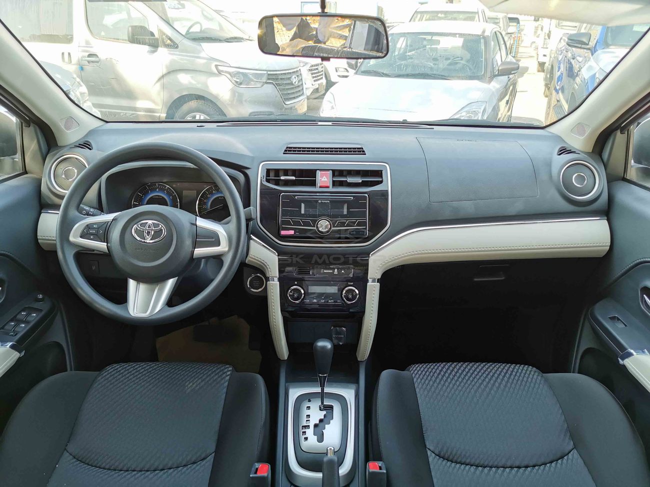 New Toyota Rush 1.5L 4CY Petrol, 17" Rims, Front & Rear A/C, Roof A/C ...