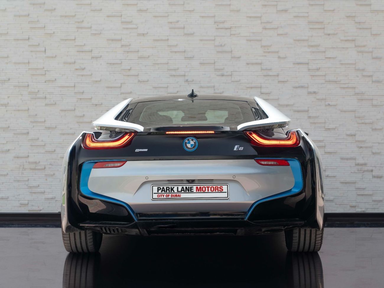 Used BMW i8 COUPE 2018 for sale in Dubai - 877478