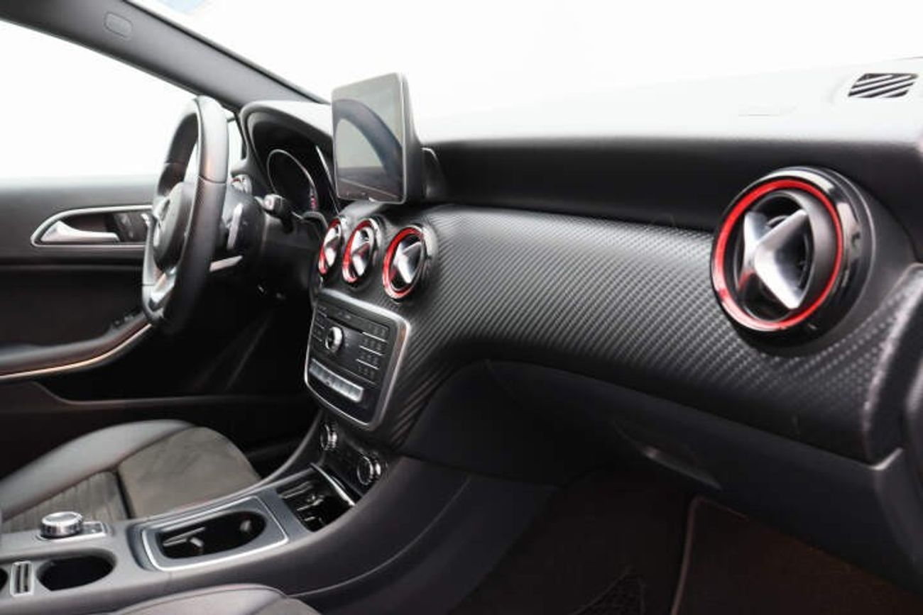 Used Mercedes-Benz A 250 SPORT 2.0 2018 for sale in Dubai - 606146