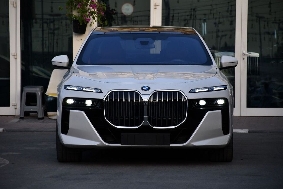 مستعملة بي أم دبليو 735i BMW 735I M KIT 2023 KM 18000 2023 للبيع في دبي ...