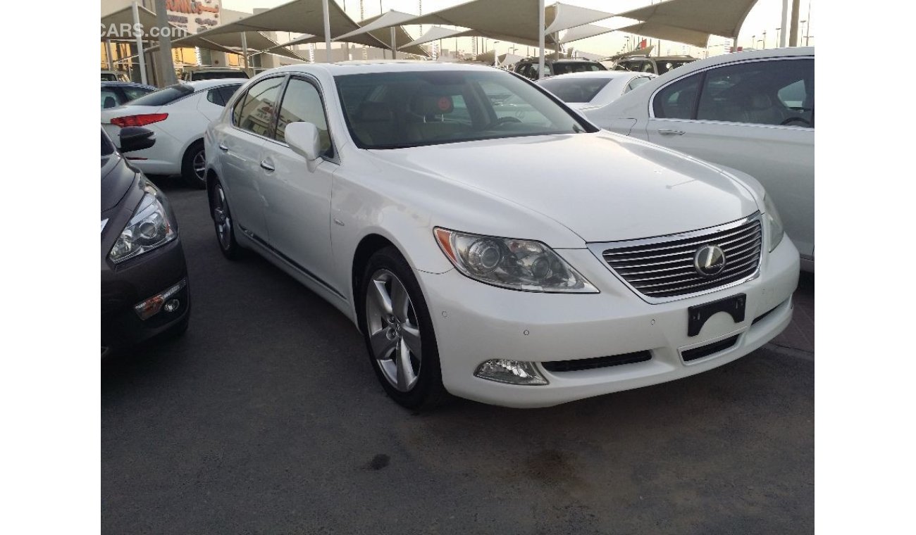Used Lexus LS460 2008 for sale in Sharjah - 141948