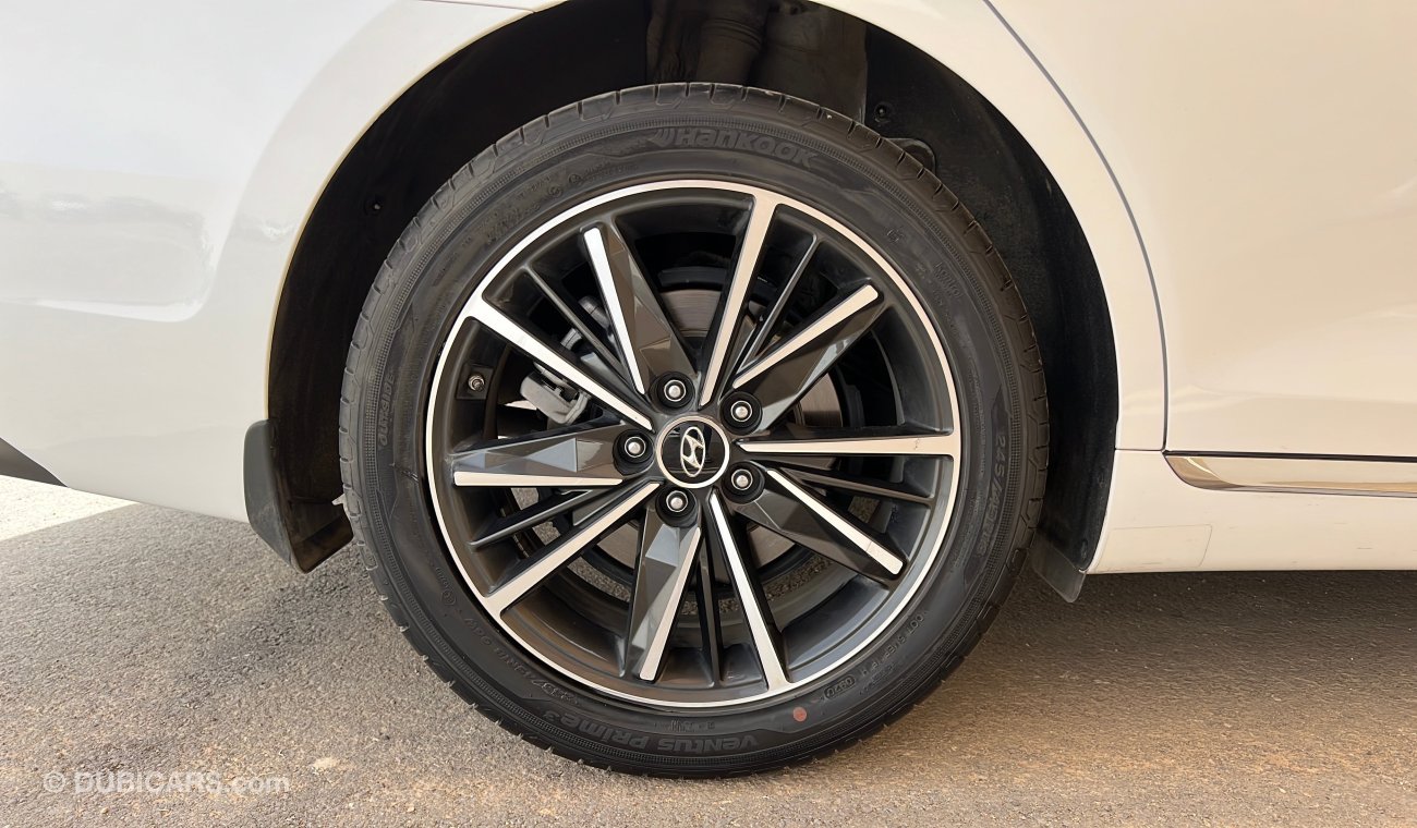 Used Hyundai Azera 3500 2021 for sale in Dubai - 566957