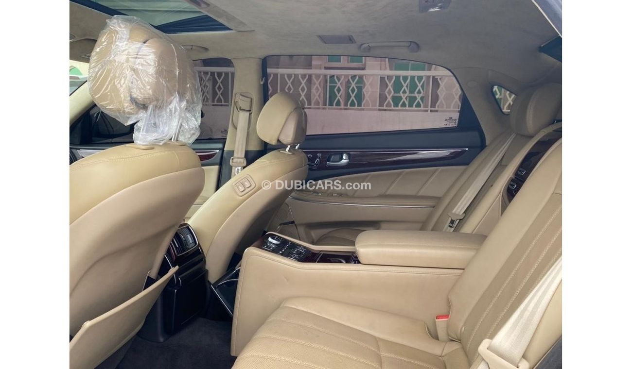 Used Model Hyundai Equus VIP 2012, USA, 8 cylinder, mileage, 144,000 ...