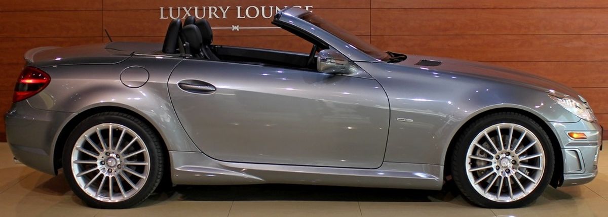 Mercedes-Benz SLK 350 AMG for sale: AED 95,000. Grey/Silver, 2010