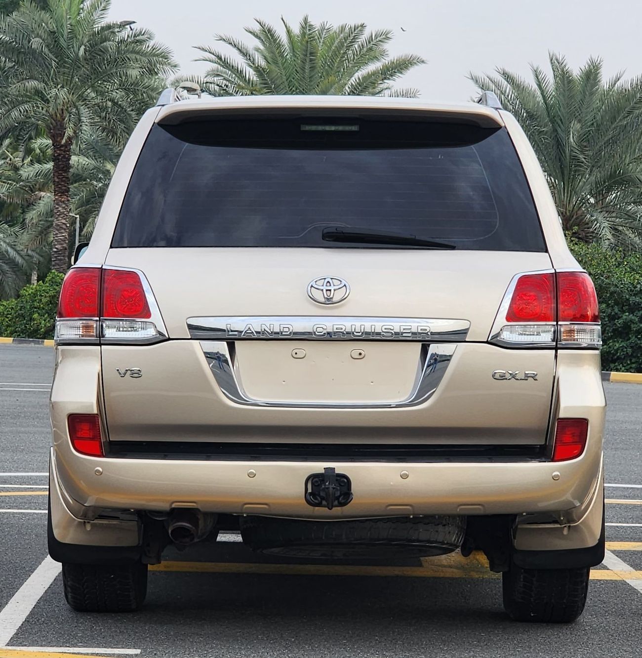 Used Toyota Land Cruiser 2011 for sale in Sharjah - 711133