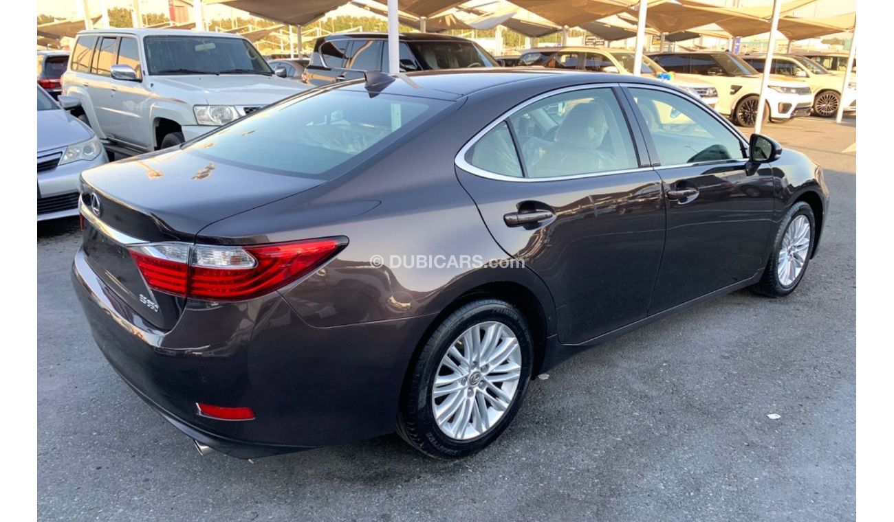 مستعملة لكزس ES 350 2015 للبيع في الشارقة - 814374