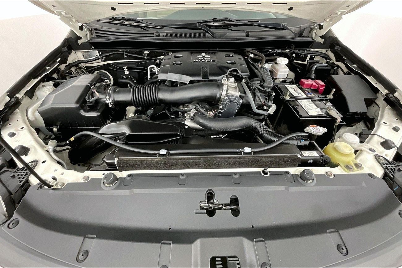 Used Mitsubishi Montero GLS Mid 2019 for sale in Dubai - 637993