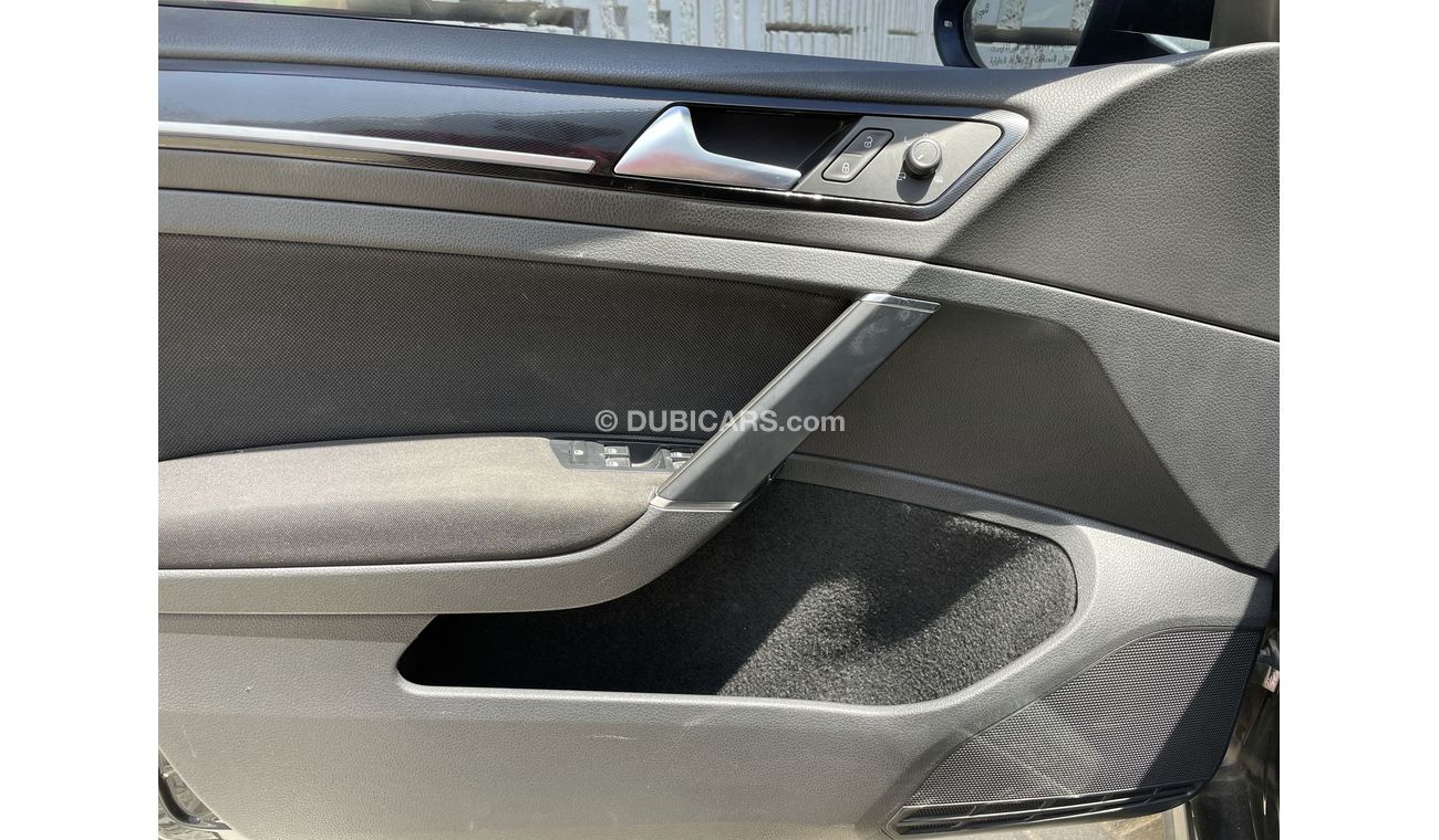 Used Volkswagen Golf 3000 2017 for sale in Dubai - 460905