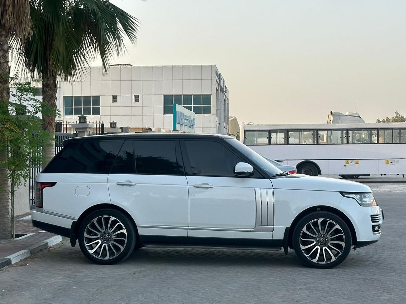 Used Land Rover Range Rover Autobiography 2014 for sale in Dubai - 741163