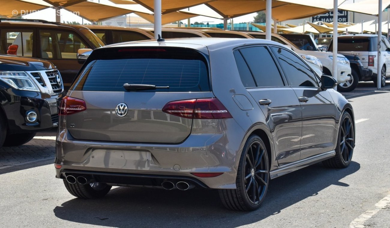 Used Volkswagen Golf R 4MOTION 2017 for sale in Dubai - 622683