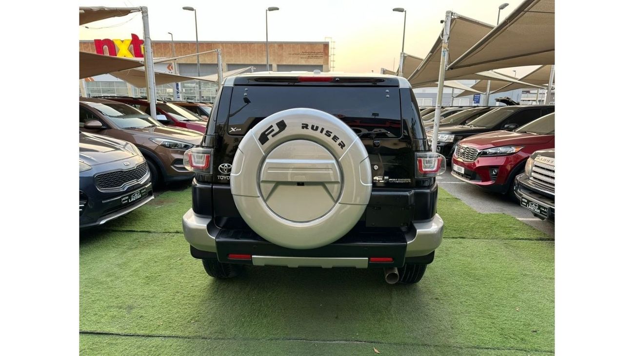 Used Toyota FJ Cruiser Top 2012 for sale in Sharjah - 765441