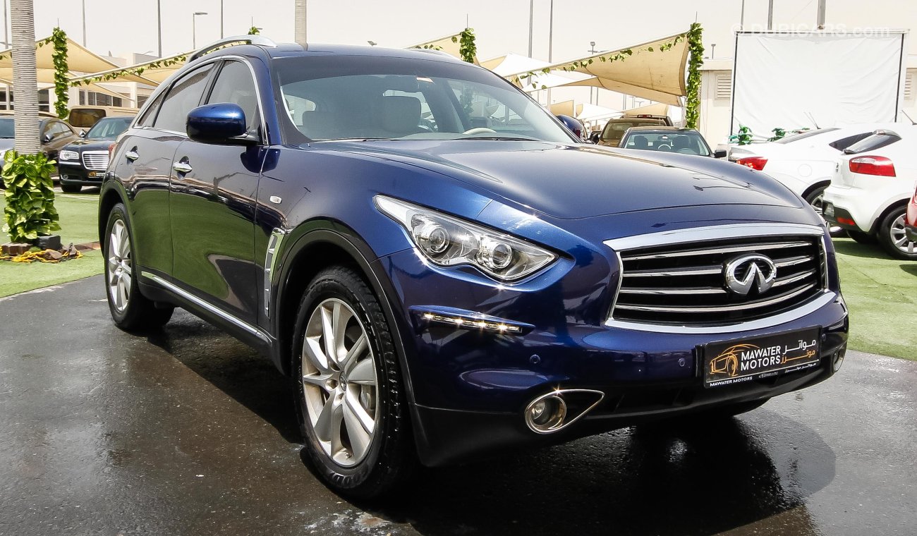 Used Infiniti FX37 2013 for sale in Dubai - 101490