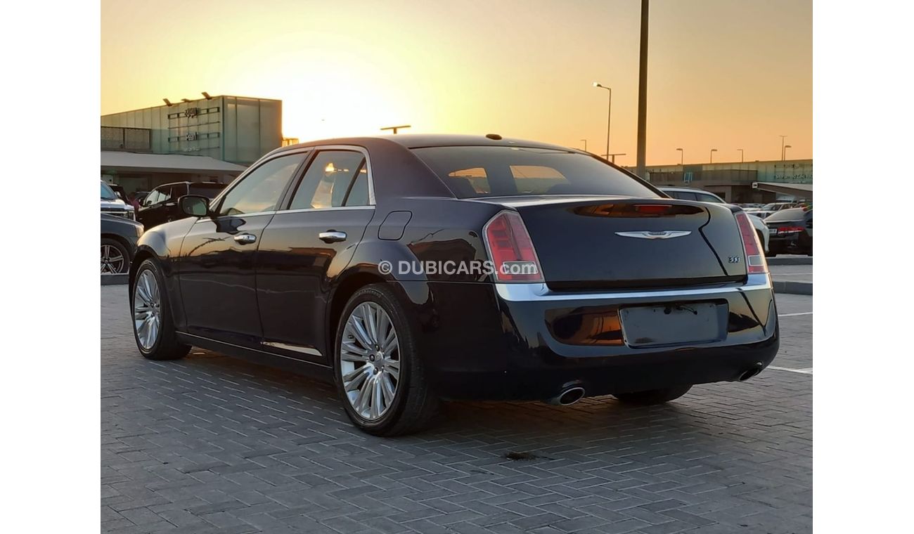 Used Chrysler 300C SR 2012 for sale in Dubai - 695581