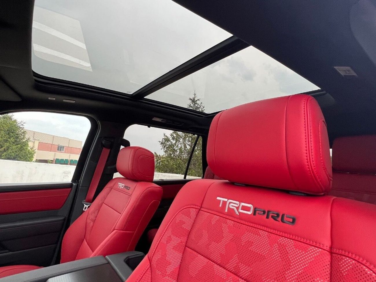 جديدة تويوتا سيكويا New 2024 Toyota Sequoia TRD PRO +10% registration 2024 للبيع في دبي - 746678