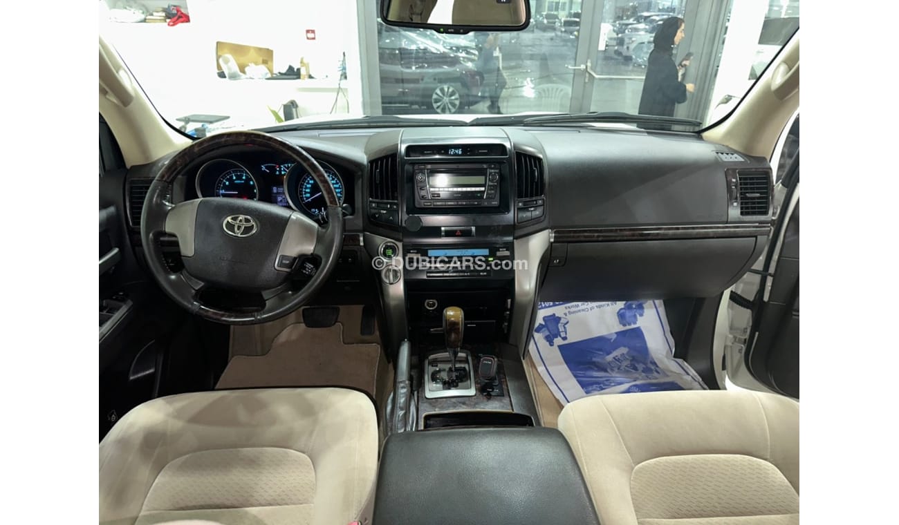 مستعملة تويوتا لاند كروزر 2011 للبيع في أبوظبي - 634128