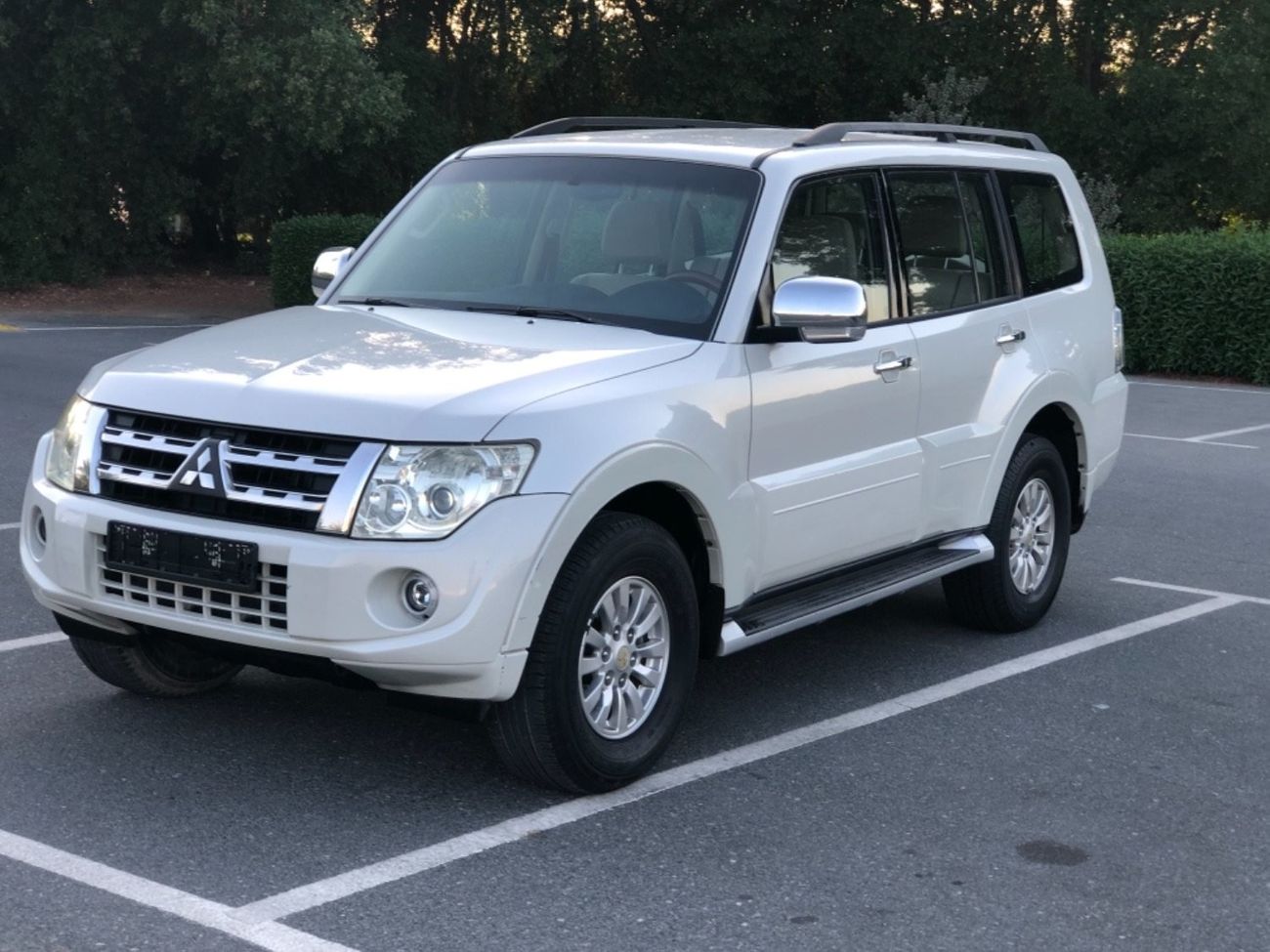 Used Mitsubishi Pajero GLS MODEL 2014 GCC PERFECT CONDITION INSIDE AND ...