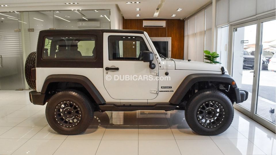 Used Jeep Wrangler SPORT 2016 for sale in Dubai - 693942