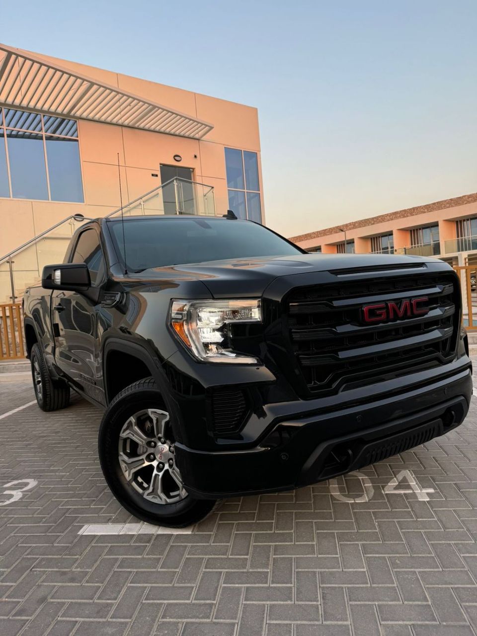مستعملة جي أم سي سييرا 5.3L V8 SLT Crew Cab (AWD) 2021 للبيع في دبي ...