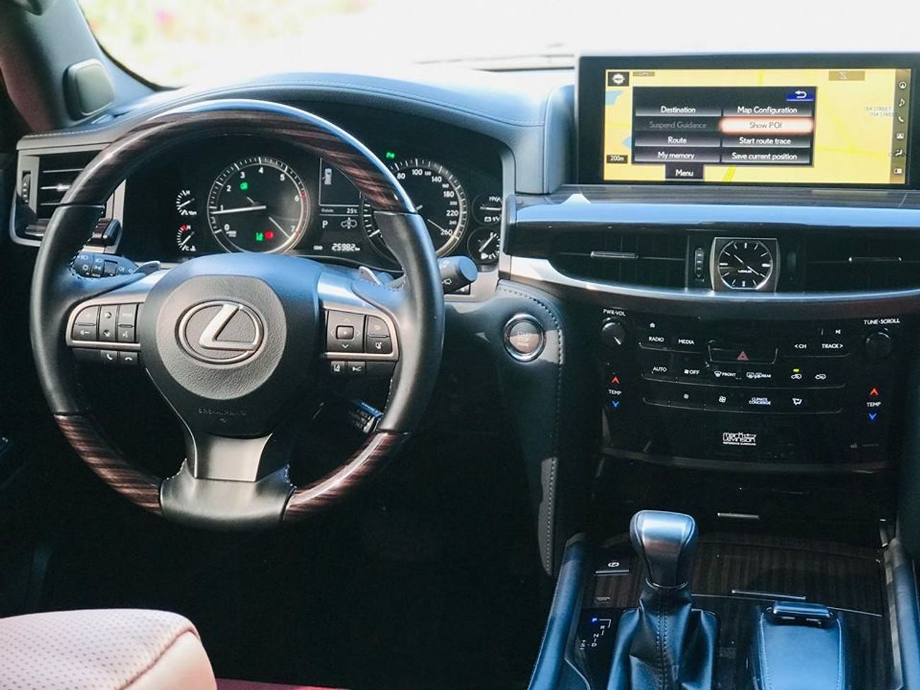 Used Lexus LX570 2018 for sale in Dubai - 201980