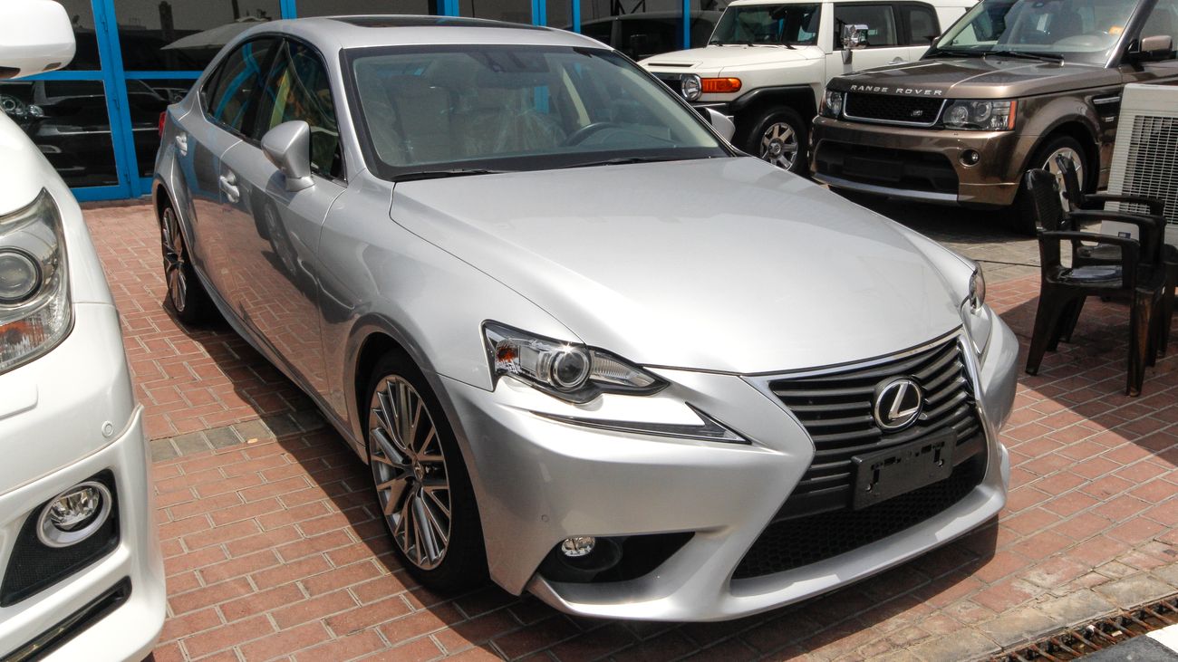 Used Lexus IS250 2015 for sale in Dubai - 114365