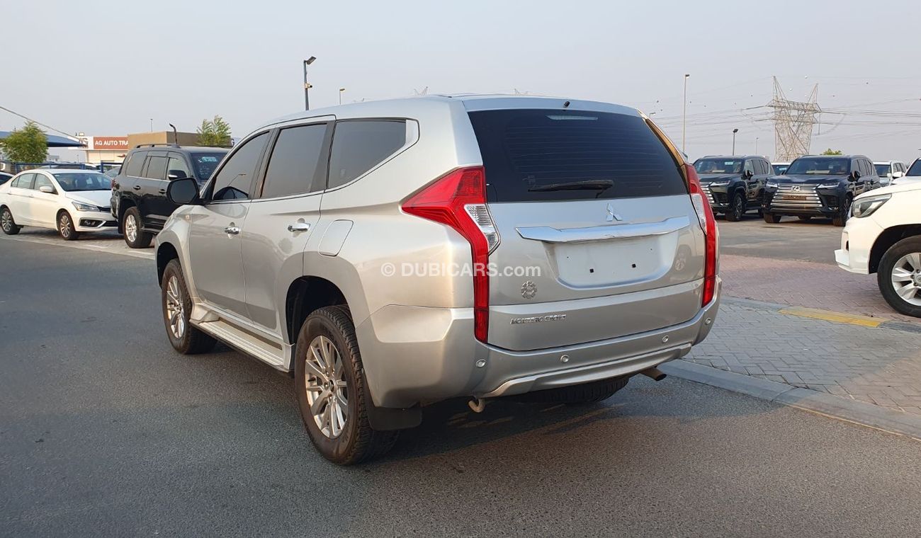 Used Mitsubishi Montero LEFT HAND 2017 for sale in Dubai - 644228