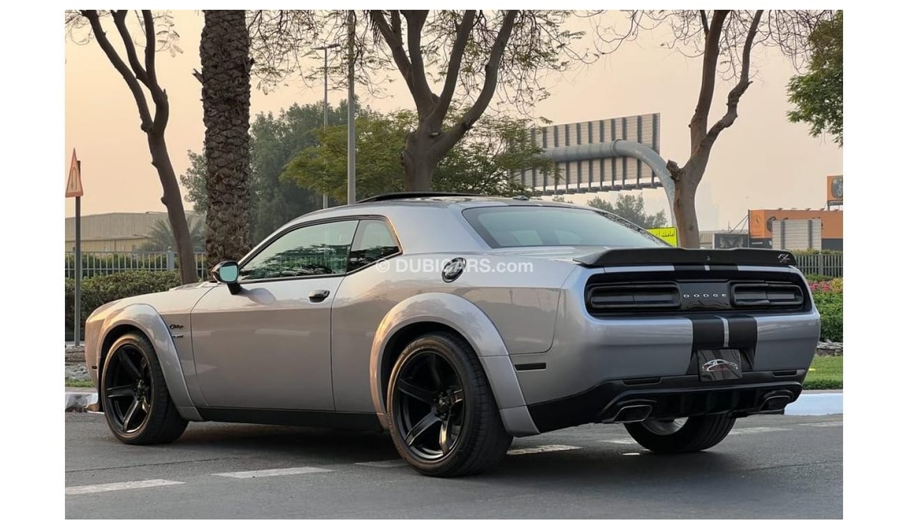 Used R/T DODGE CHALLENGER RT 5.7L 2016 GCC FULL OPTION CARBON FIBER ...