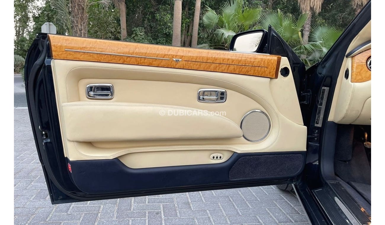 Used Bentley Azure 2008 for sale in Dubai - 587395