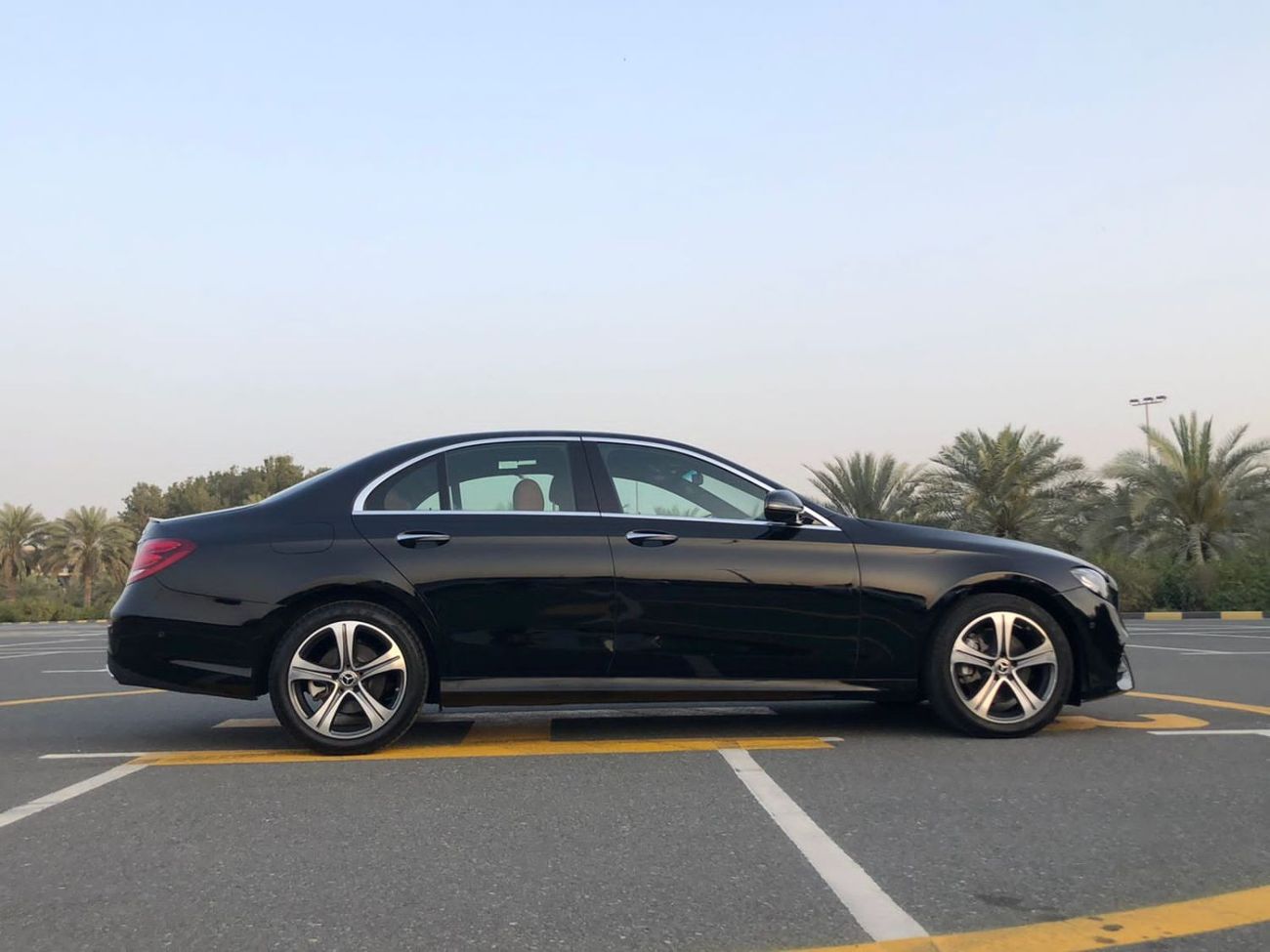 Used Mercedes-Benz E300 Std 2018 for sale in Dubai - 562617